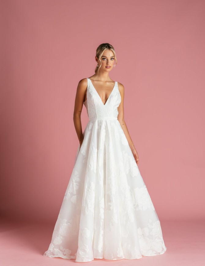 Lis Simon | One Bridal - Pia | One Bridal